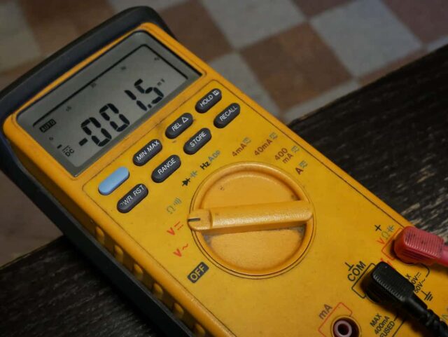 Problème de démarrage PC ? Vérifiez la pile CMOS - Le Geek du Cerisier